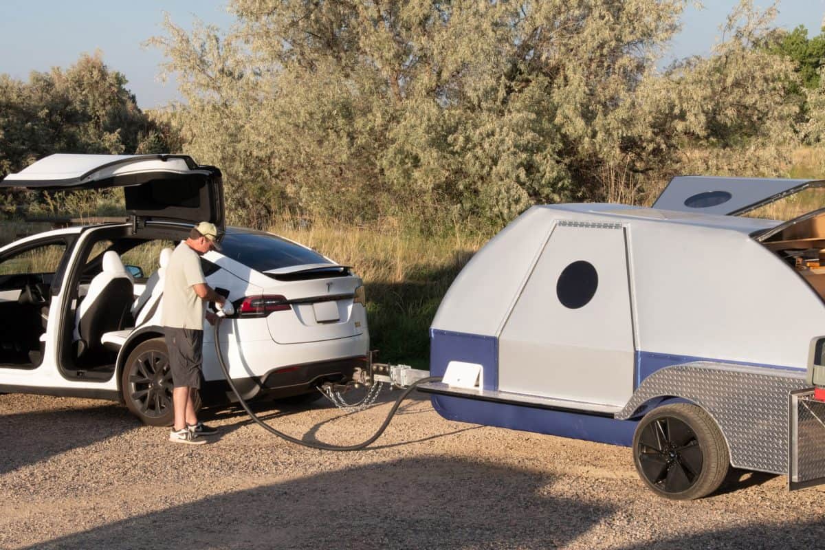 The Boulder – Camping-Anhänger mit Ladestation für Elektroautos